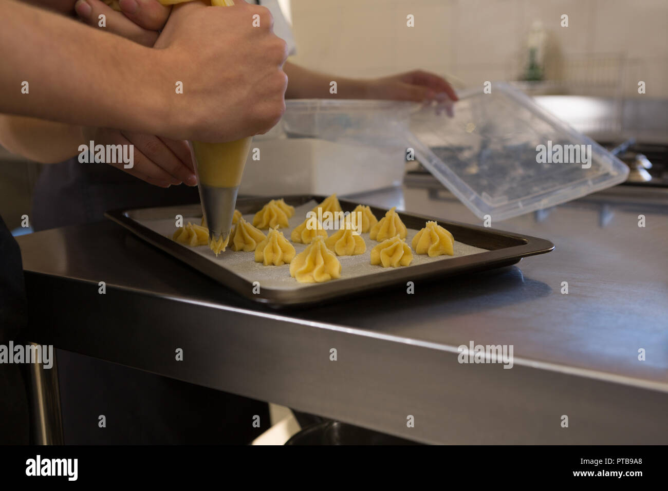 Pastry chef preparation hi-res stock photography and images - Alamy