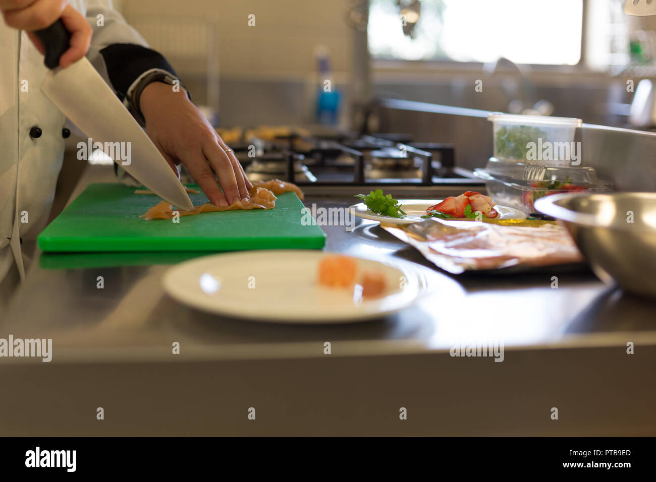 Chefs knife on cutting board hi-res stock photography and images - Alamy