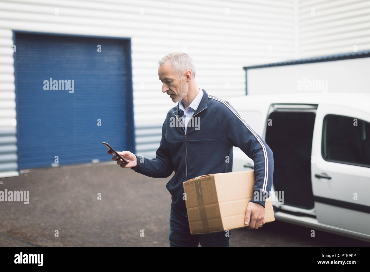 Mobile warehouse hi-res stock photography and images - Alamy
