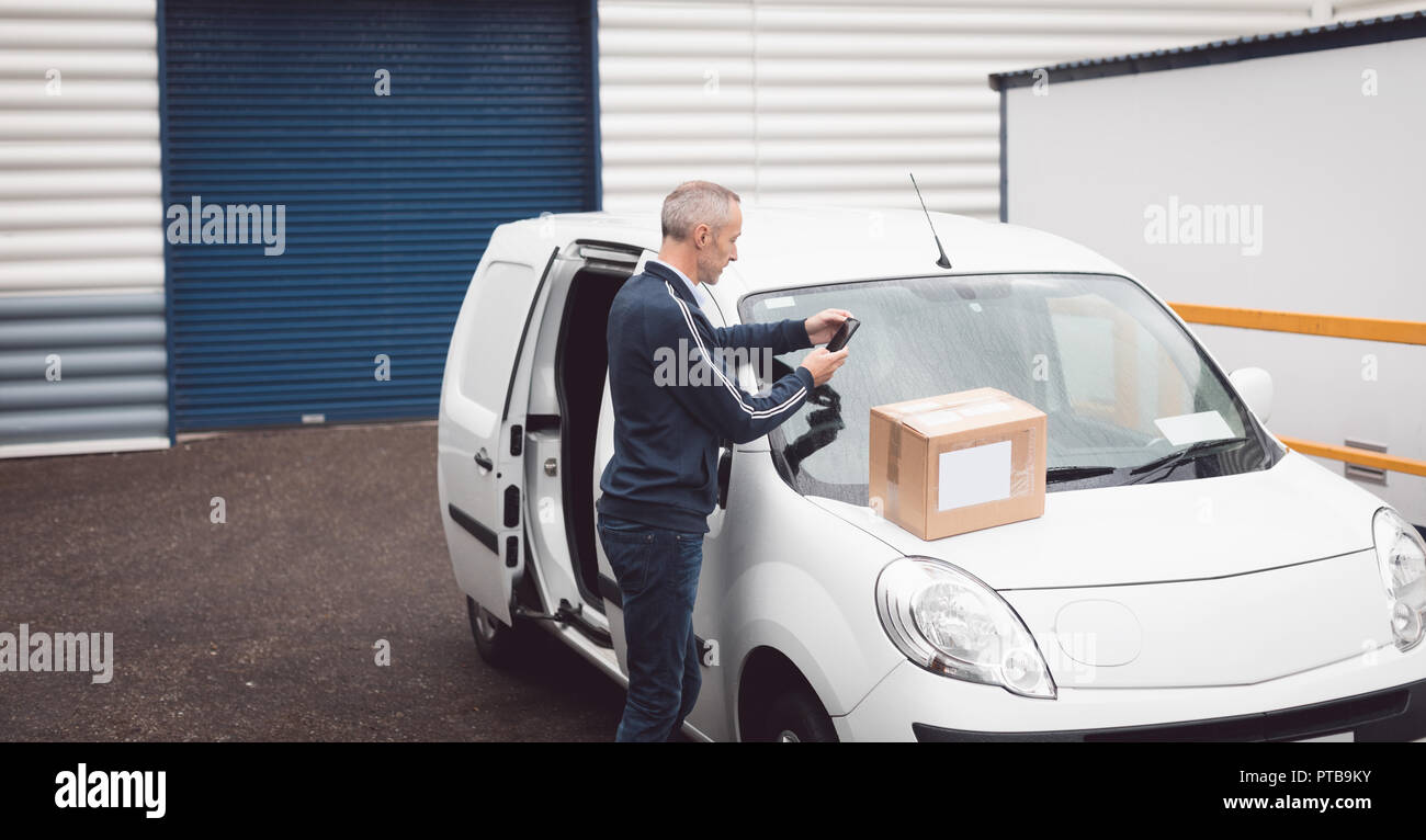 Parcel delivery and mobile phone hi-res stock photography and images ...