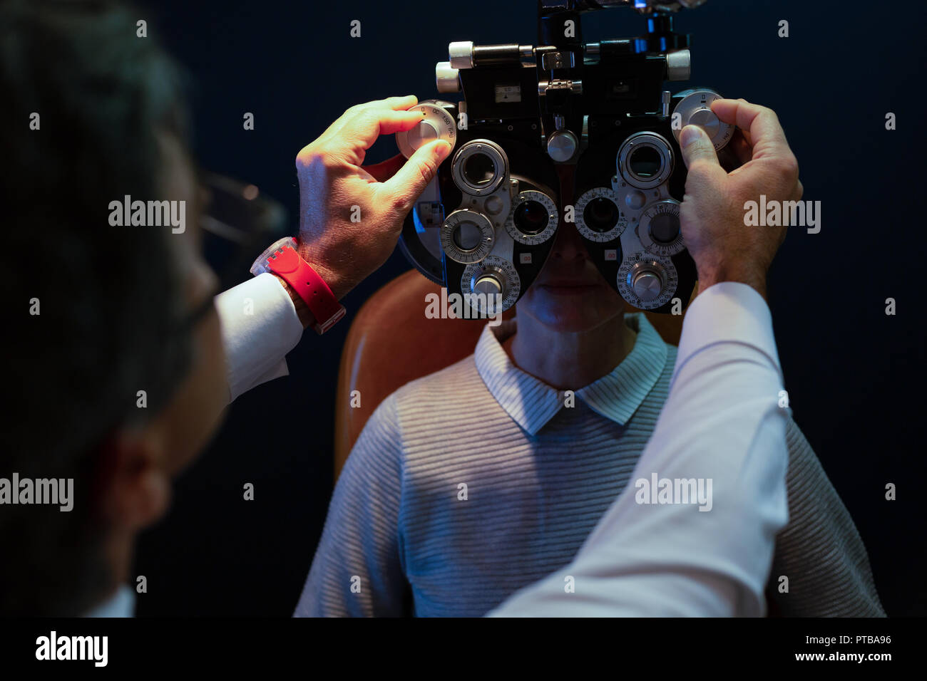 Doctor examining eyesight patient man hi-res stock photography and ...
