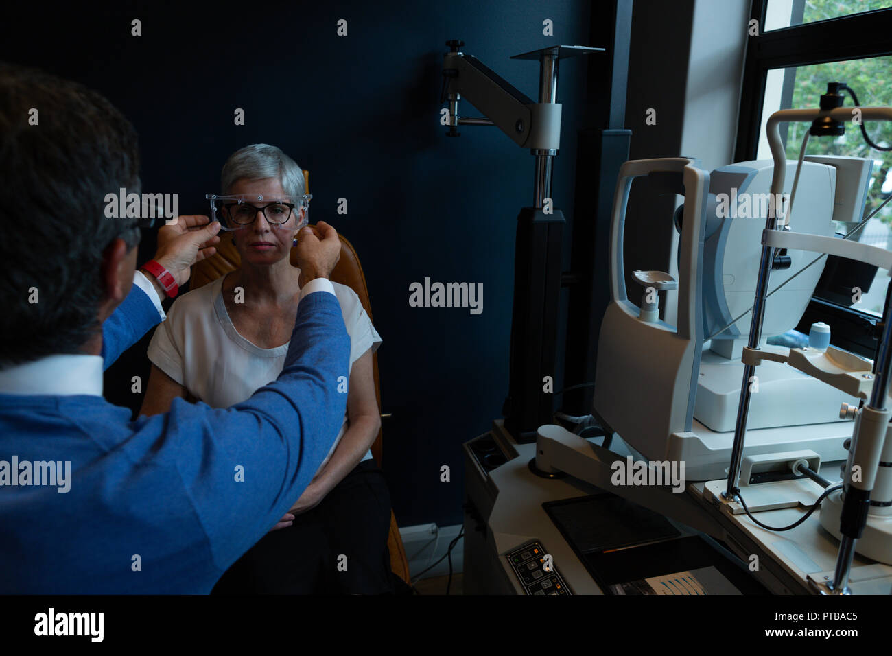 Eye test equipment hi-res stock photography and images - Alamy