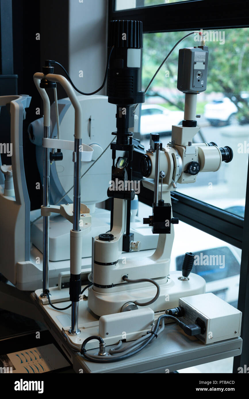 Optometrist hi-res stock photography and images - Alamy