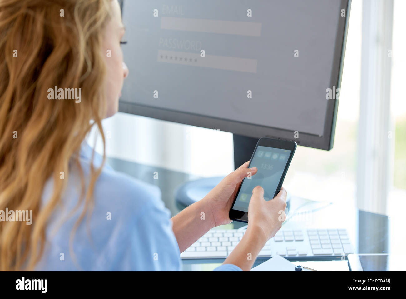 Sing computer hi-res stock photography and images - Alamy