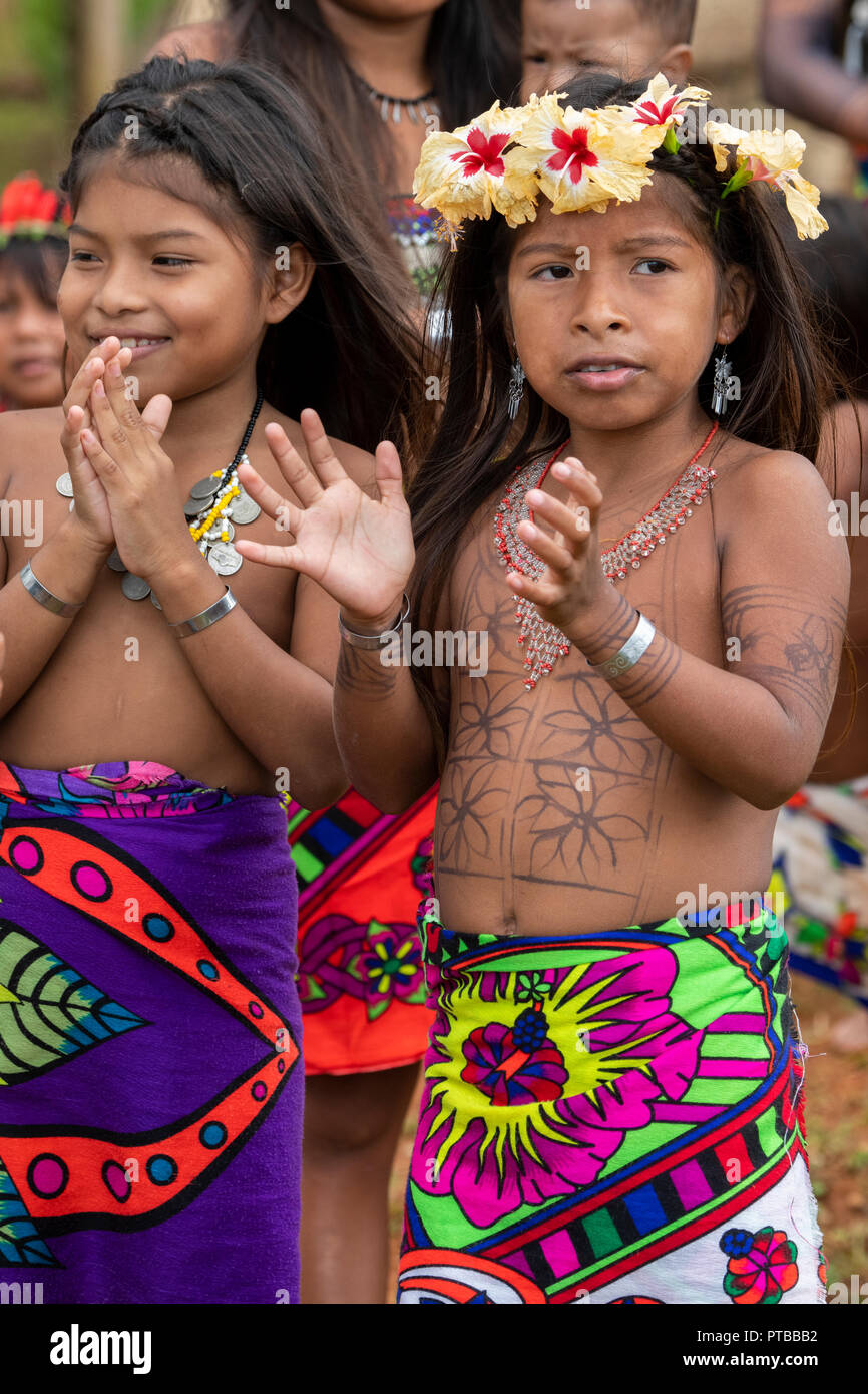 Indigenous embera girl hi-res stock photography and images - Alamy