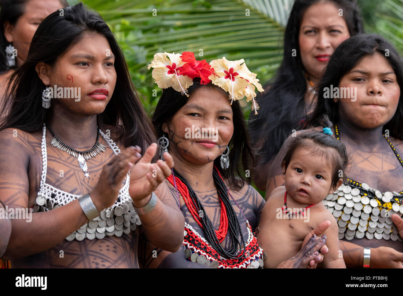 Embera family hi-res stock photography and images - Alamy
