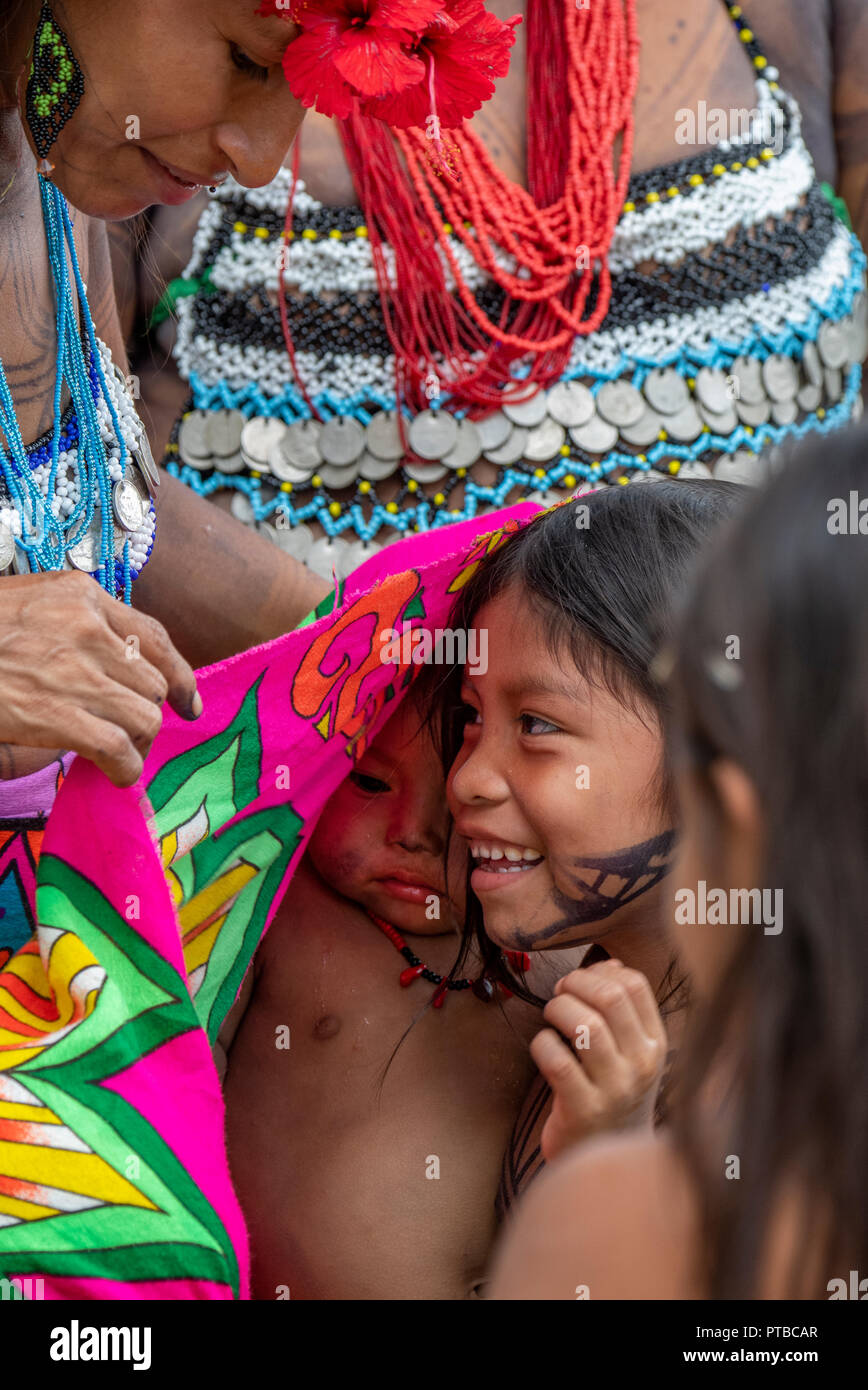 Indigenous embera children hi-res stock photography and images - Alamy