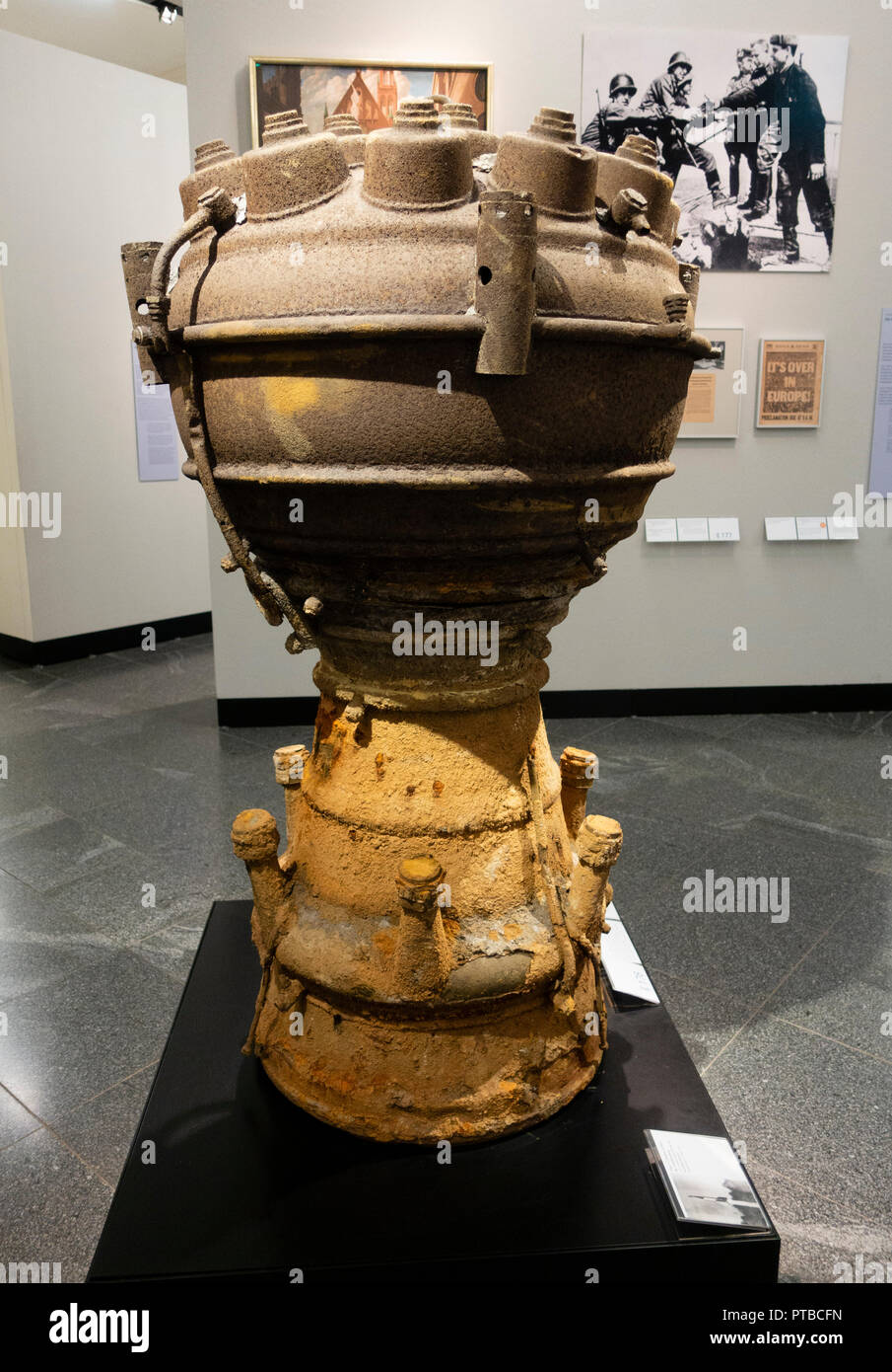 Combustion chamber hi-res stock photography and images - Alamy