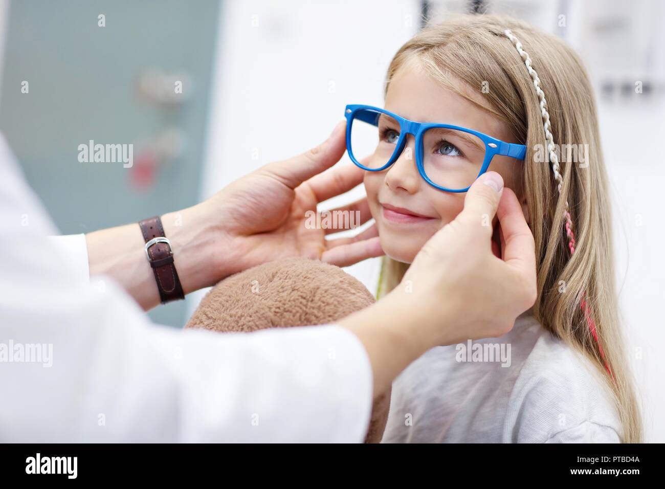Picture of child optometry male optometrist optician doctor examines ...