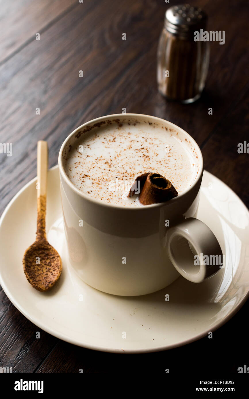 Turkish Salep or Sahlep with cinnamon sticks / Christmas Eggnog ...