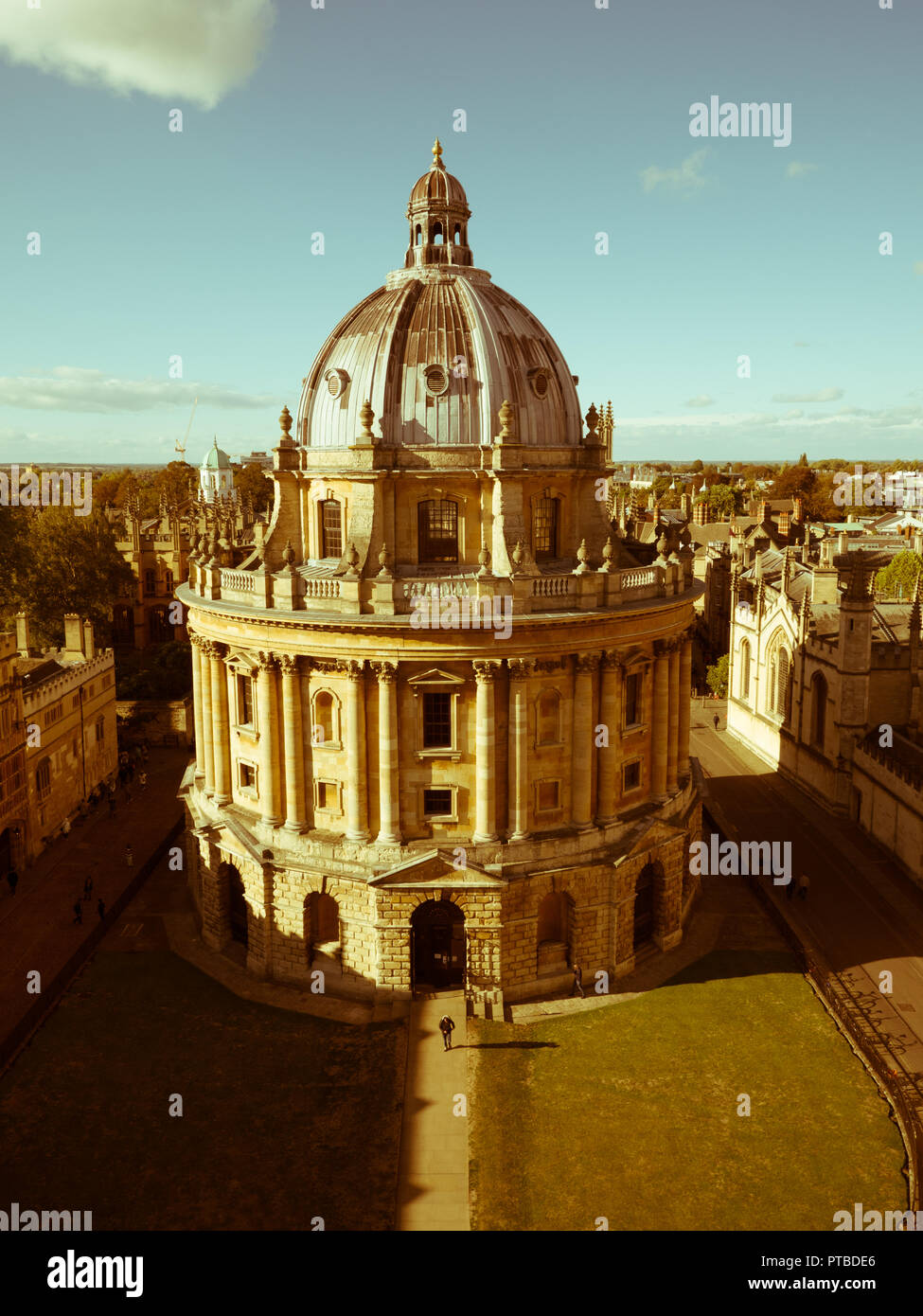 Black and White Image of Famous Oxford Landmark, Radcliffe Camera ...