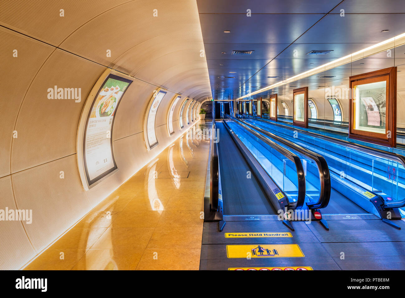 One Fullerton Underpass, Singapore Stock Photo - Alamy
