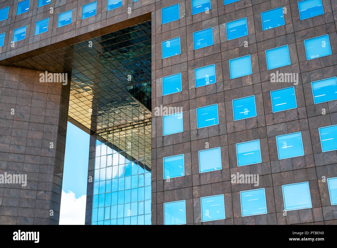1 london bridge facade. London, England Stock Photo - Alamy