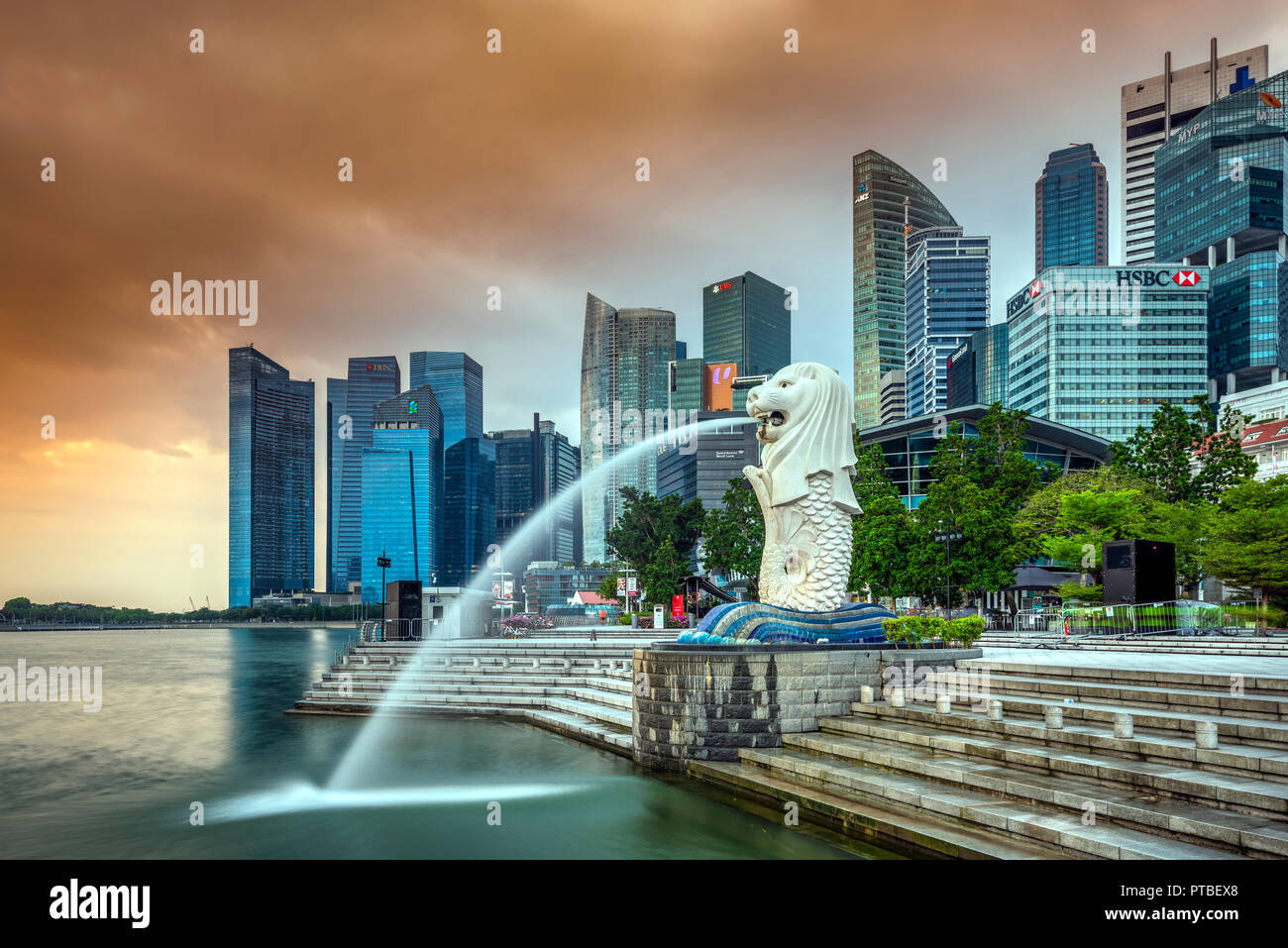 The Merlion statue with city skyline in the background, Marina Bay ...