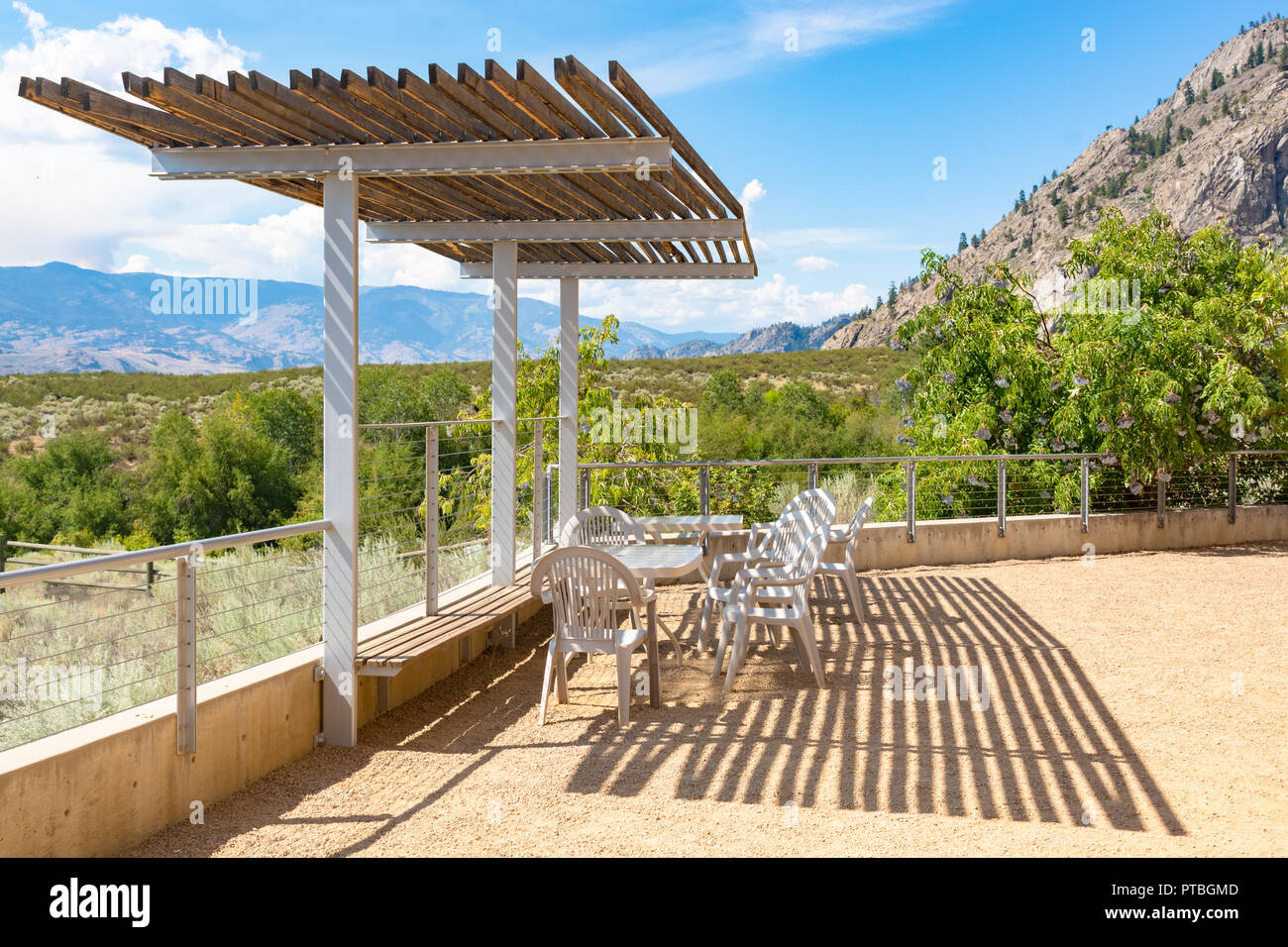 Outdoor picnic table with umbrella hi-res stock photography and images ...