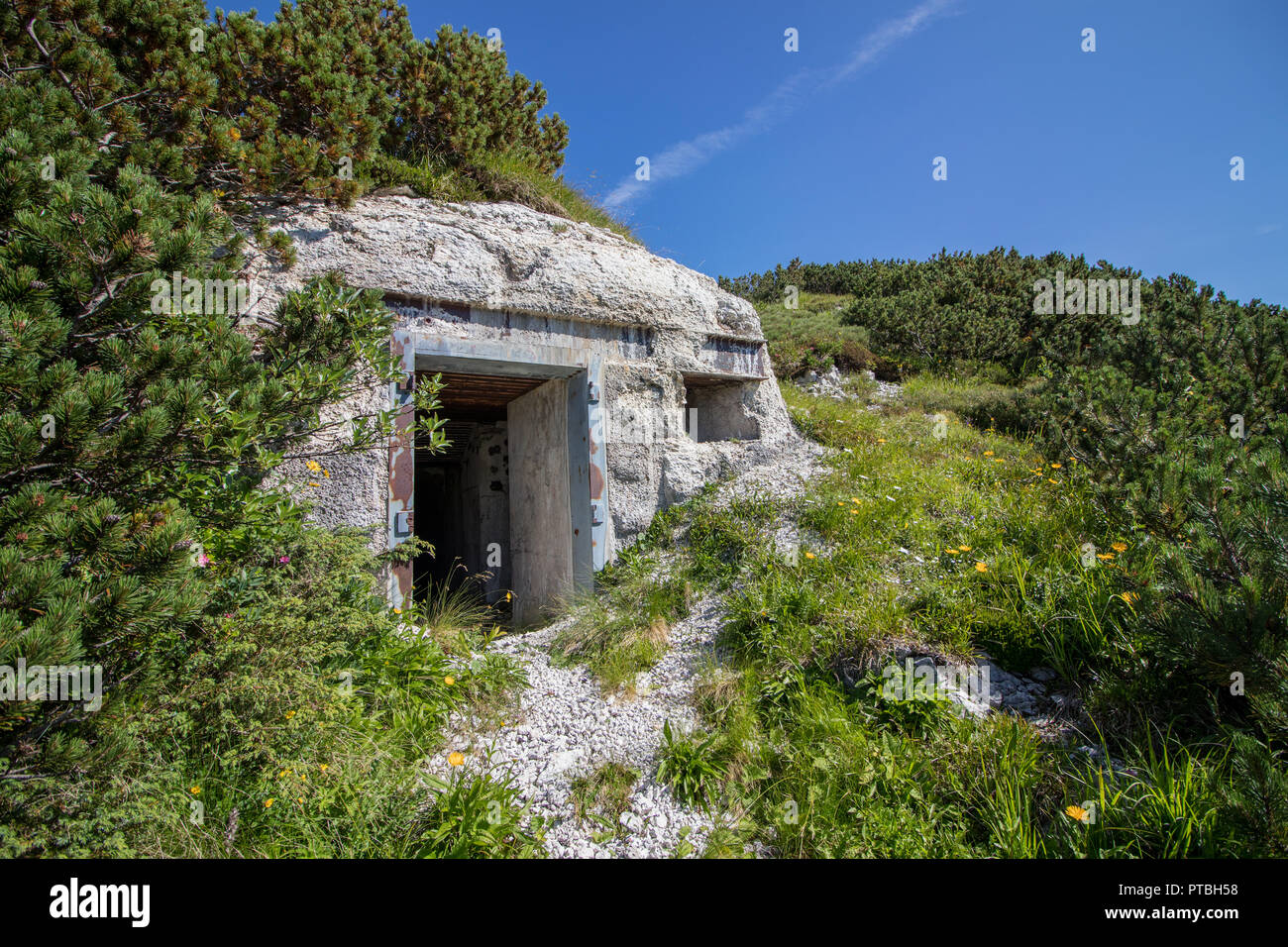 entrance to underground bunker Stock Photo - Alamy