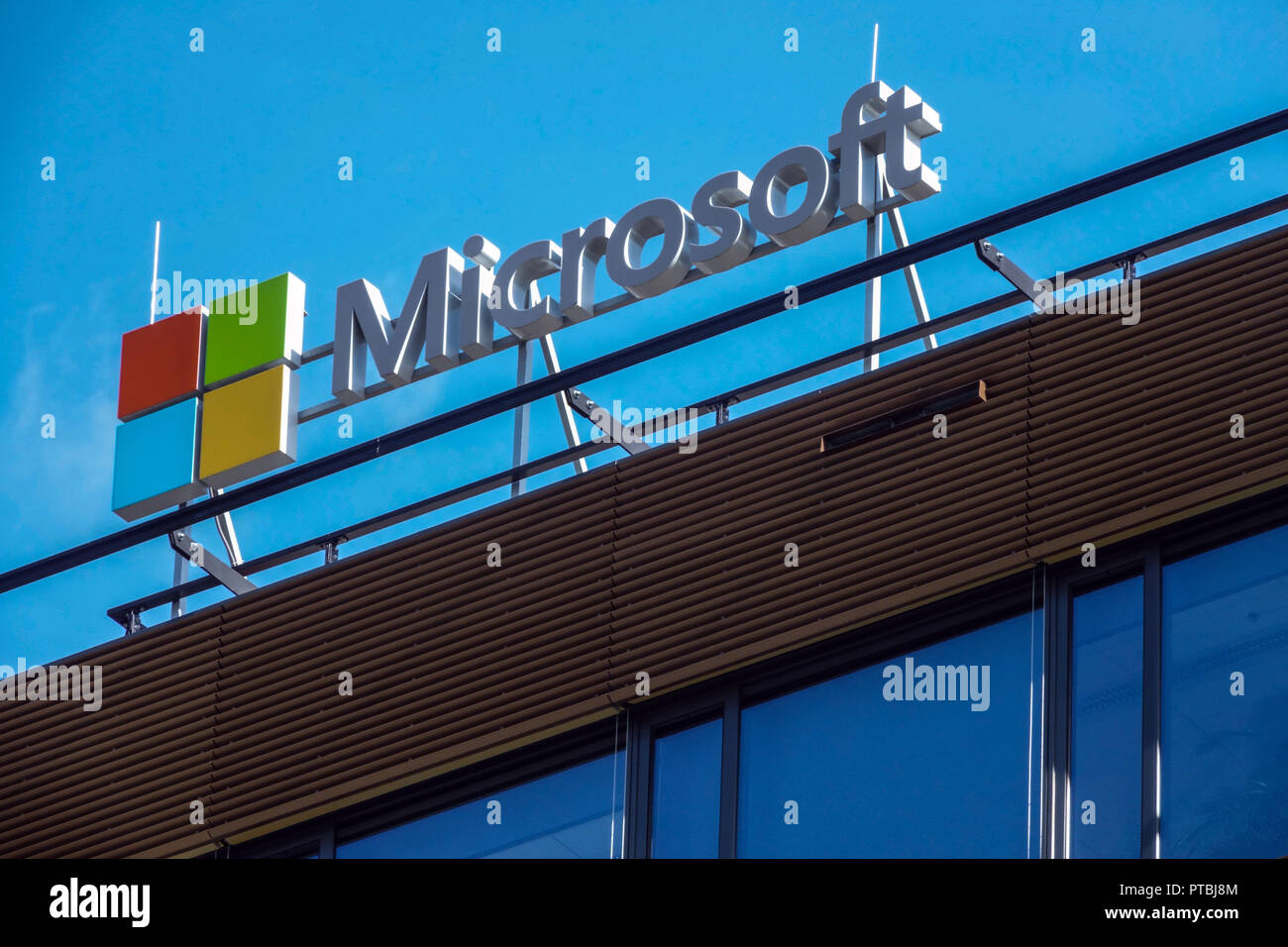 Microsoft logo building hi-res stock photography and images - Alamy