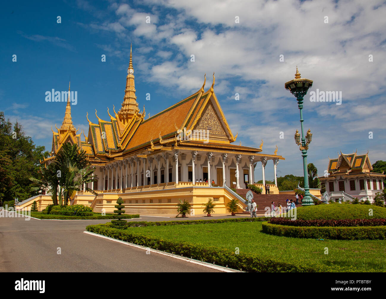 The throne hall inside the royal palace complex, Phnom Penh province ...