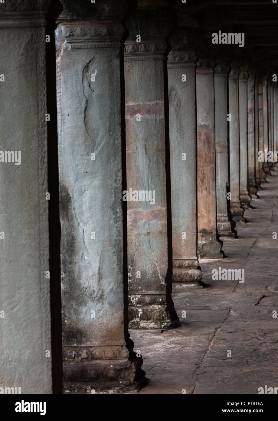Columns of a temple hi-res stock photography and images - Alamy