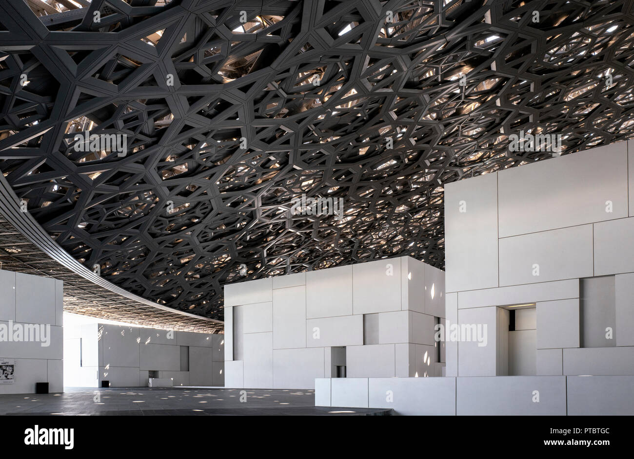 The louvre abu dhabi interior hi-res stock photography and images - Alamy