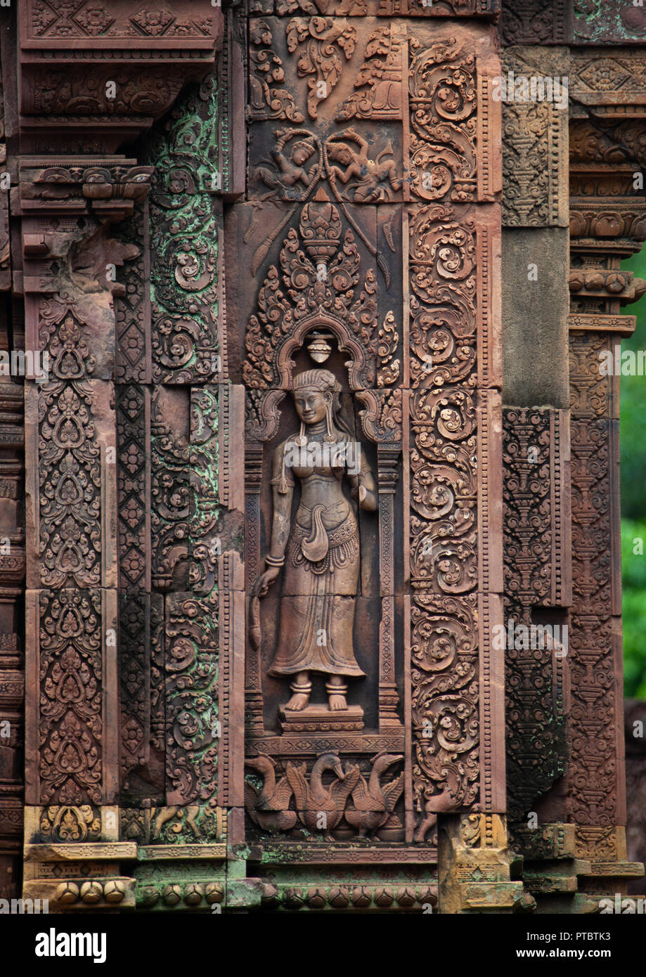 Khmer statue in Banteay Srei temple, Siem Reap Province, Angkor ...
