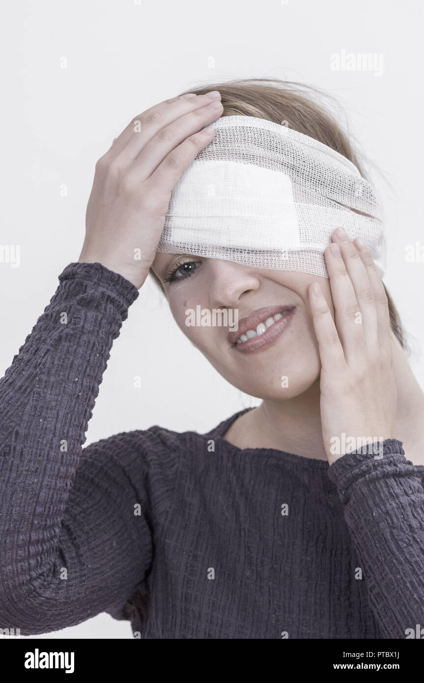 Bandage Around Head High Resolution Stock Photography and Images - Alamy
