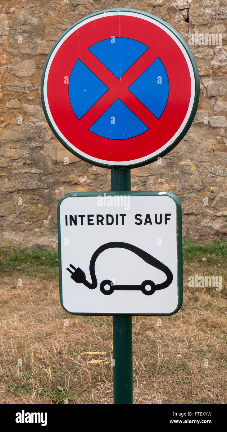 a french road sign for electric cars Stock Photo - Alamy