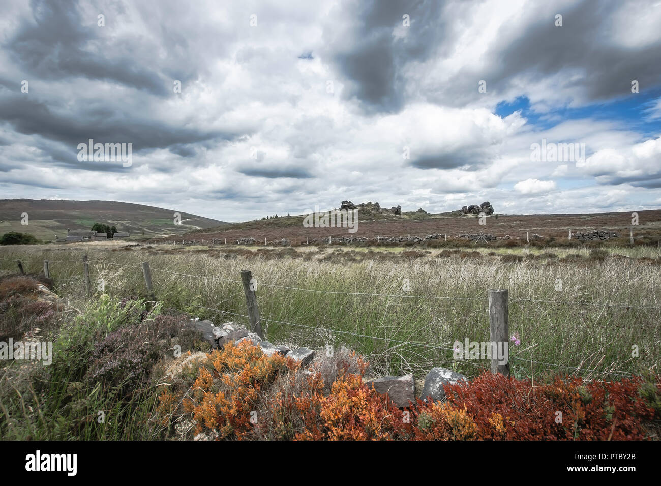 Idyllic landscape of british countryside in late summer.Dramatic sky ...