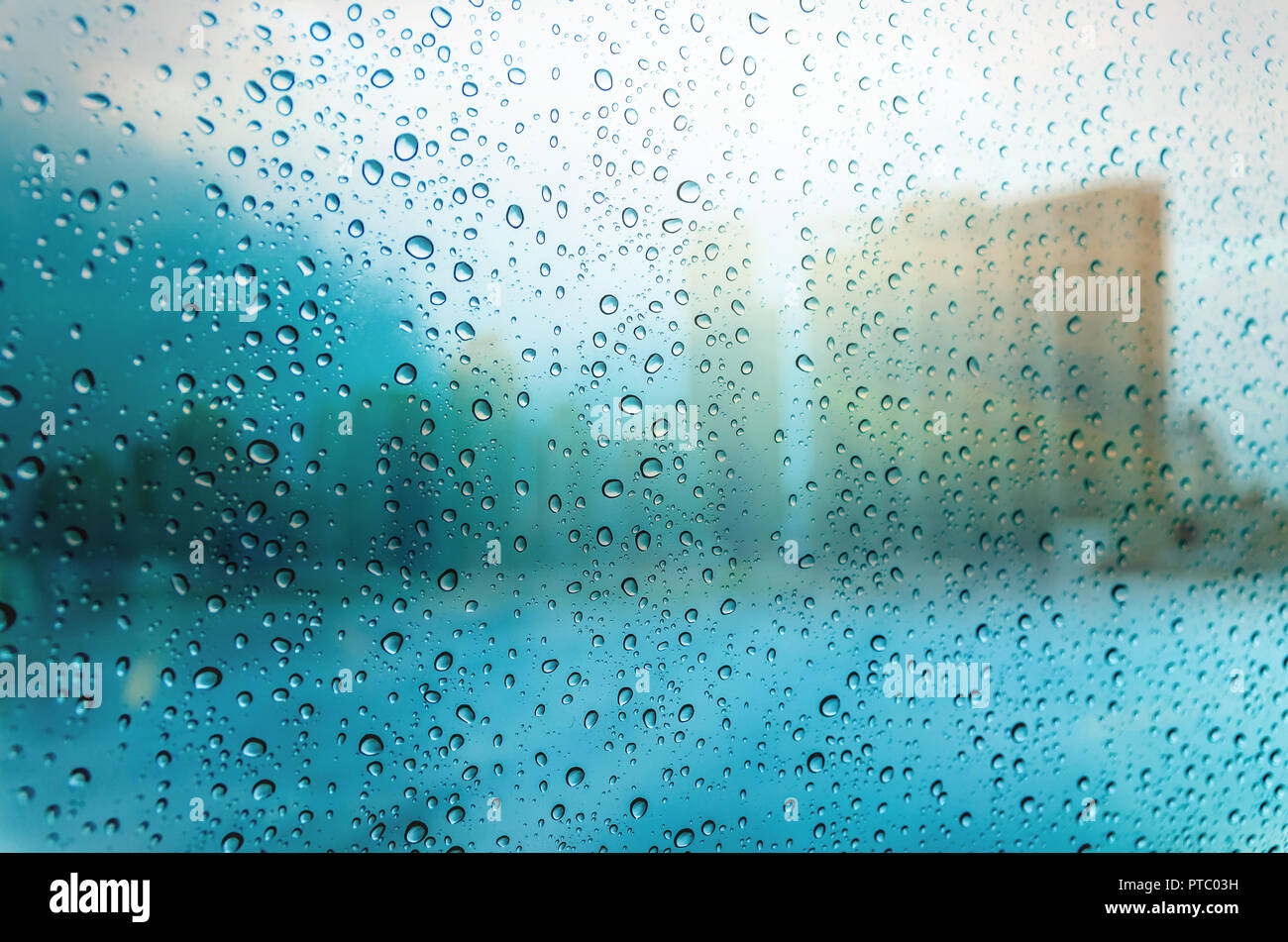 Waterdrops on a glass surface windows hi-res stock photography and ...