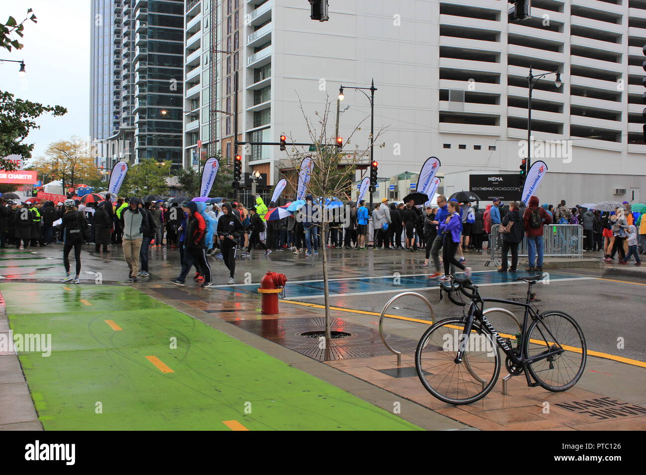 Bank of America Chicago Marathon 2018 Cheering section Stock Photo - Alamy