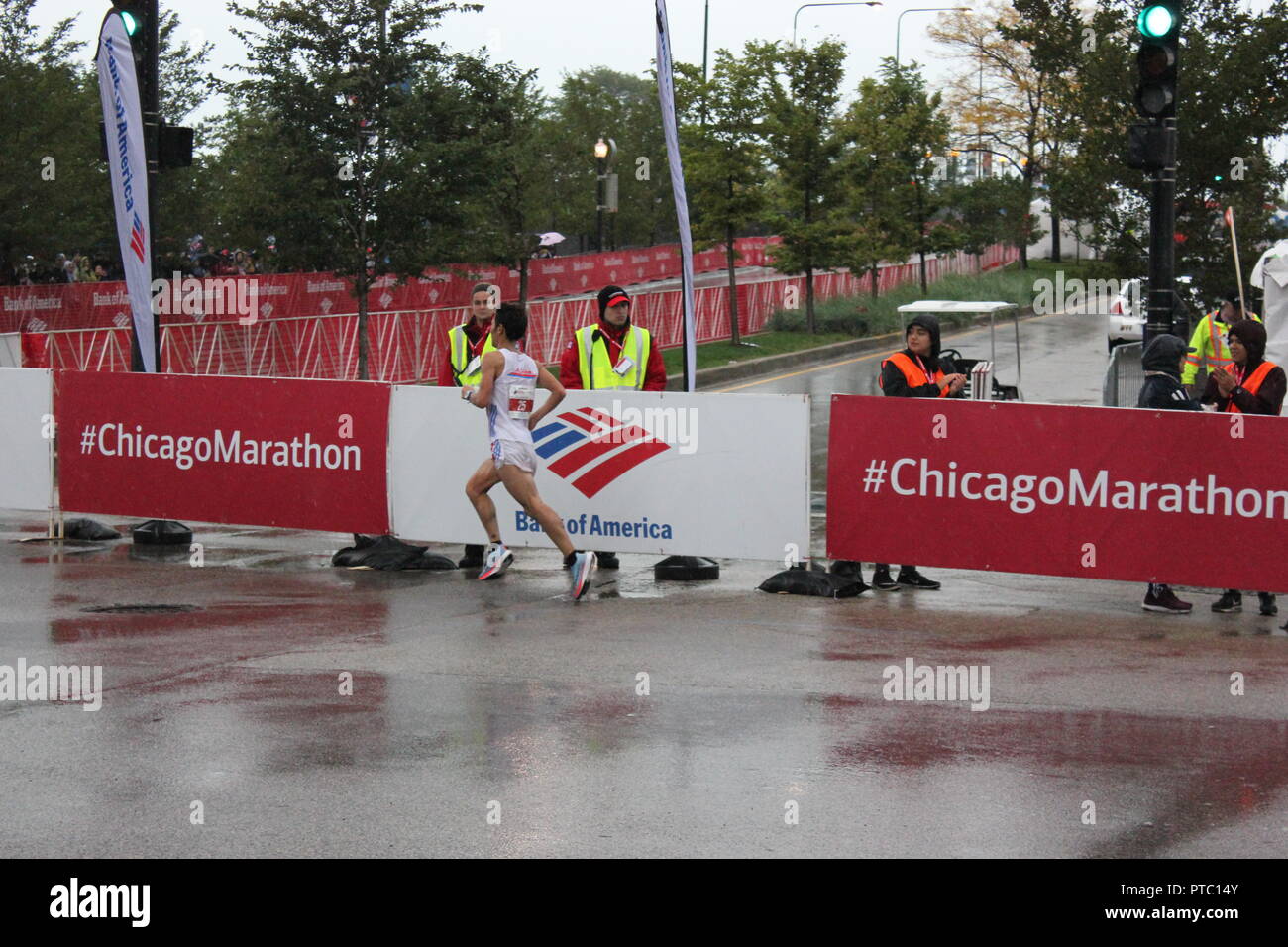 Runner running the Bank of America Chicago Marathon 2018 at the ...