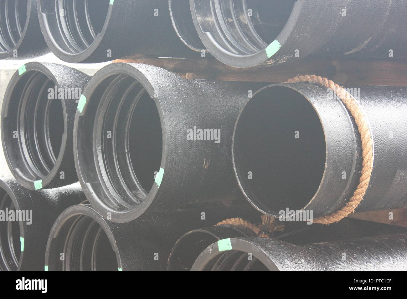 Heavy duty water pipes hi-res stock photography and images - Alamy