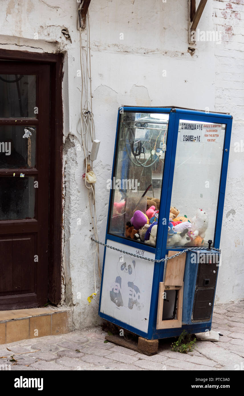 Grab machine hi-res stock photography and images - Alamy