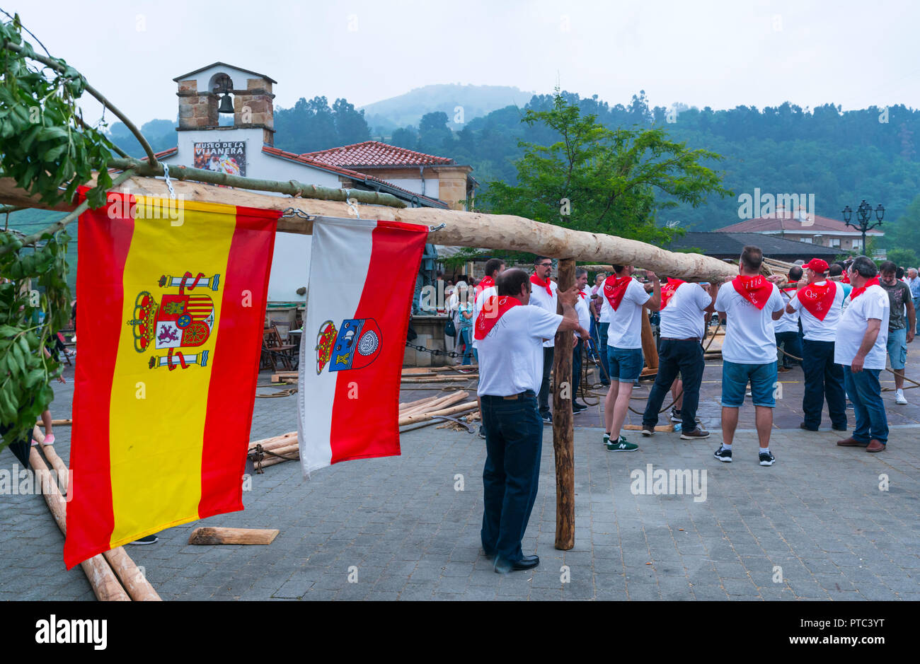 Hoisting of the Maya (Izado de La Maya), La Maya, Silió, Molledo ...