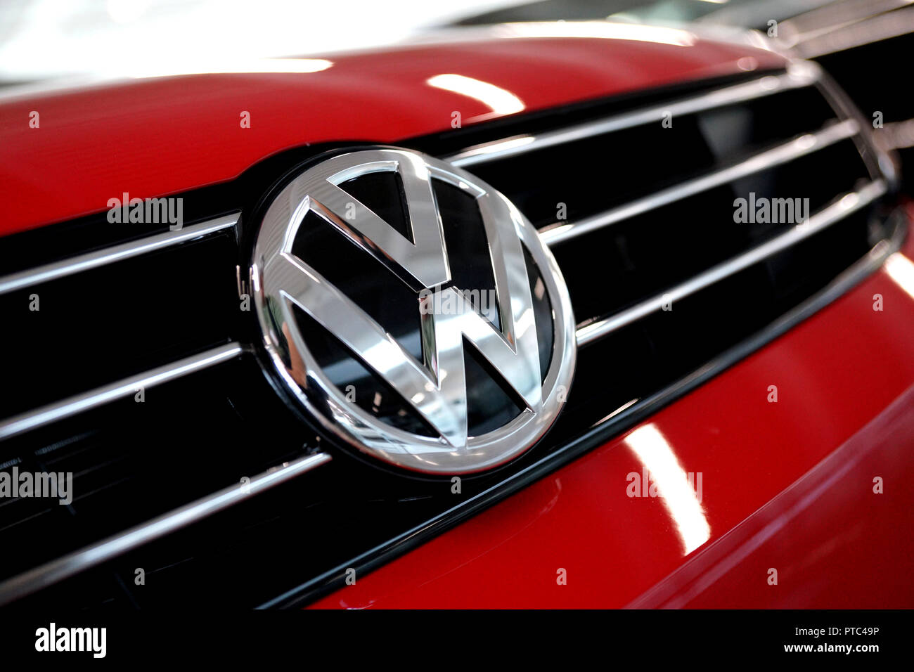 Volkswagen emblem hi-res stock photography and images - Alamy
