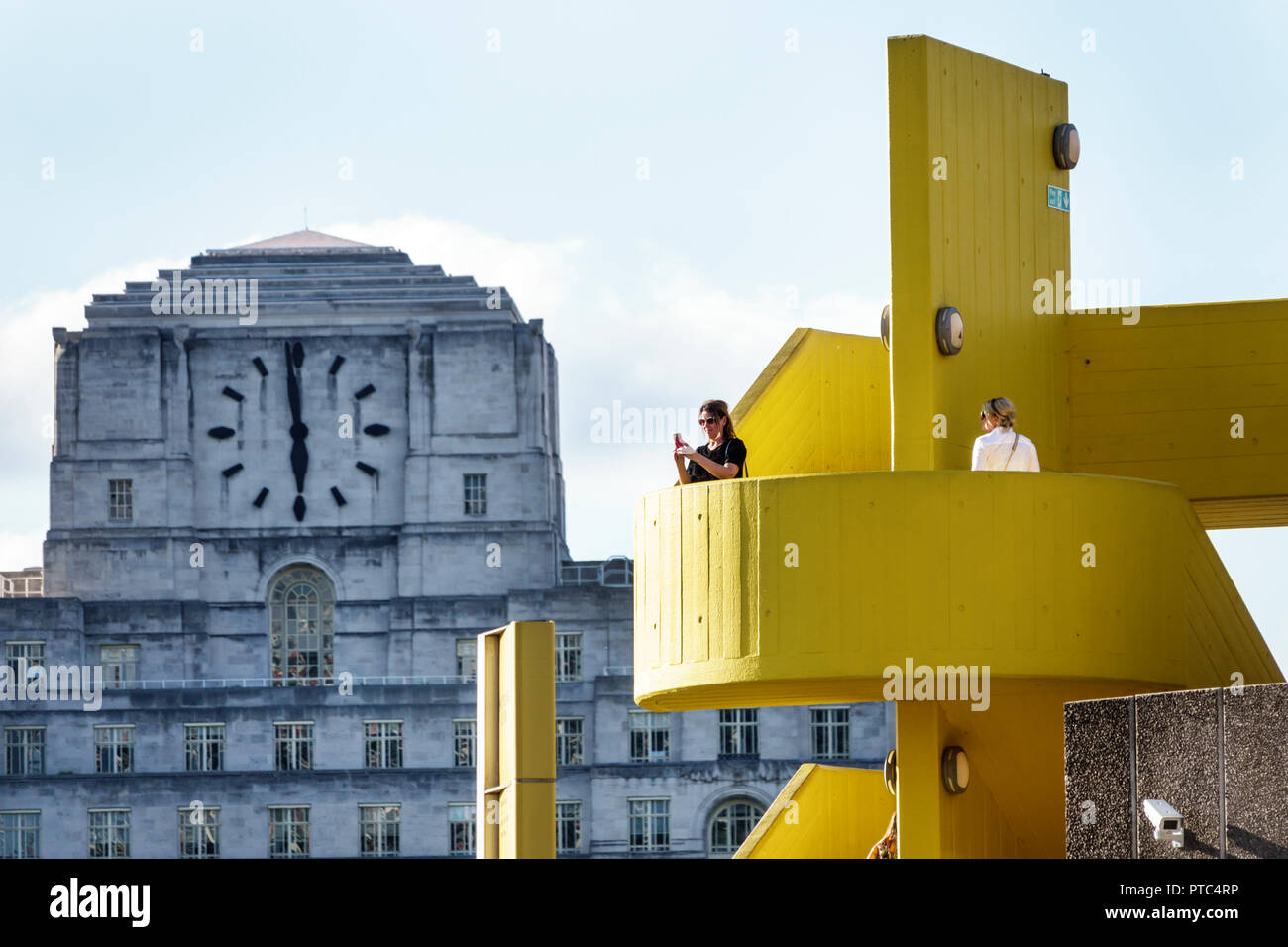 Shell mex house hi-res stock photography and images - Alamy