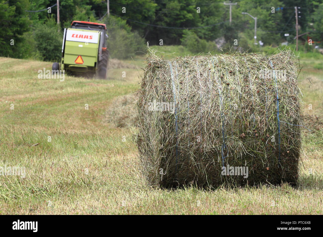 Hay baler round hi-res stock photography and images - Alamy