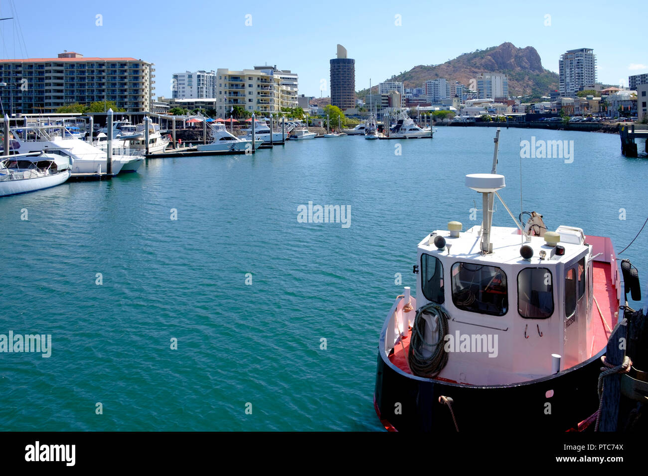 Reef HQ Great Barrier Creek Aquarium Stock Photo - Alamy
