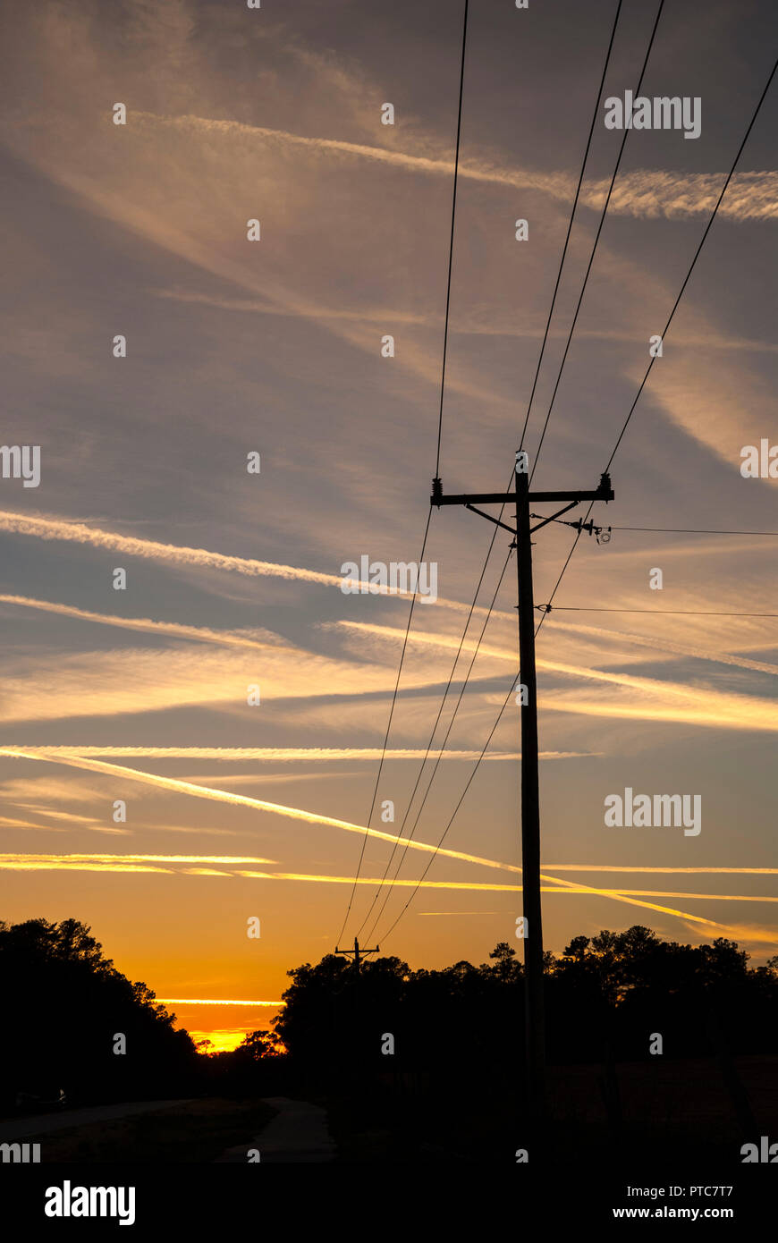 Multiple jet contrails in hi-res stock photography and images - Alamy