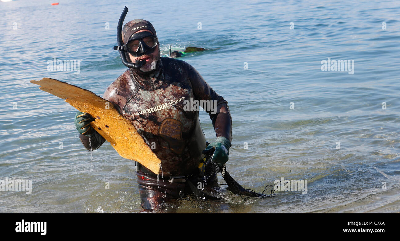 Garbage sea underwater hi-res stock photography and images - Alamy