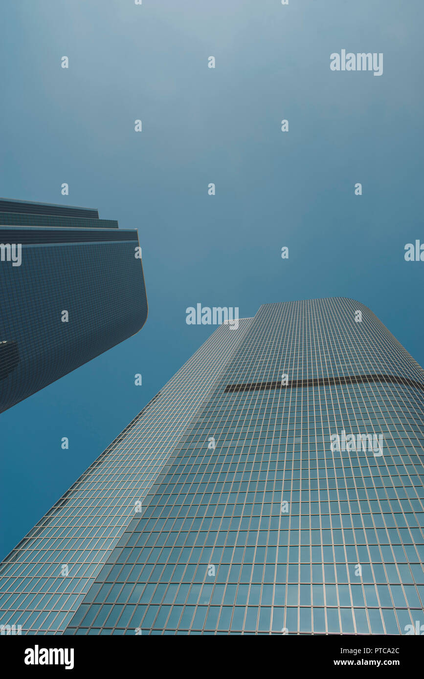 Glass tall buildings hi-res stock photography and images - Alamy