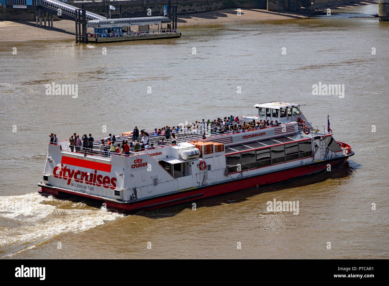 Tour Boats Waterloo Bridge River Stock Photos & Tour Boats Waterloo ...