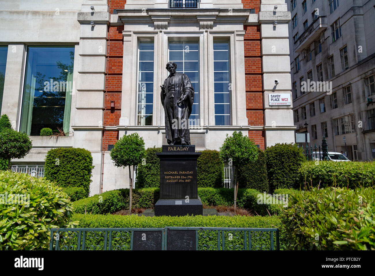 Statue of Michael Faraday outside the Institute of Engineering and ...