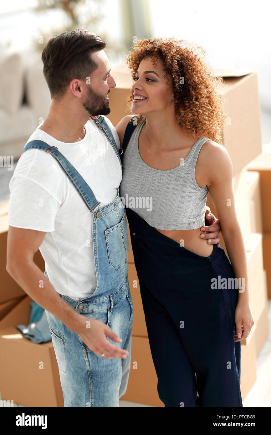 Portrait of a married couple when moving to a new house Stock Photo - Alamy