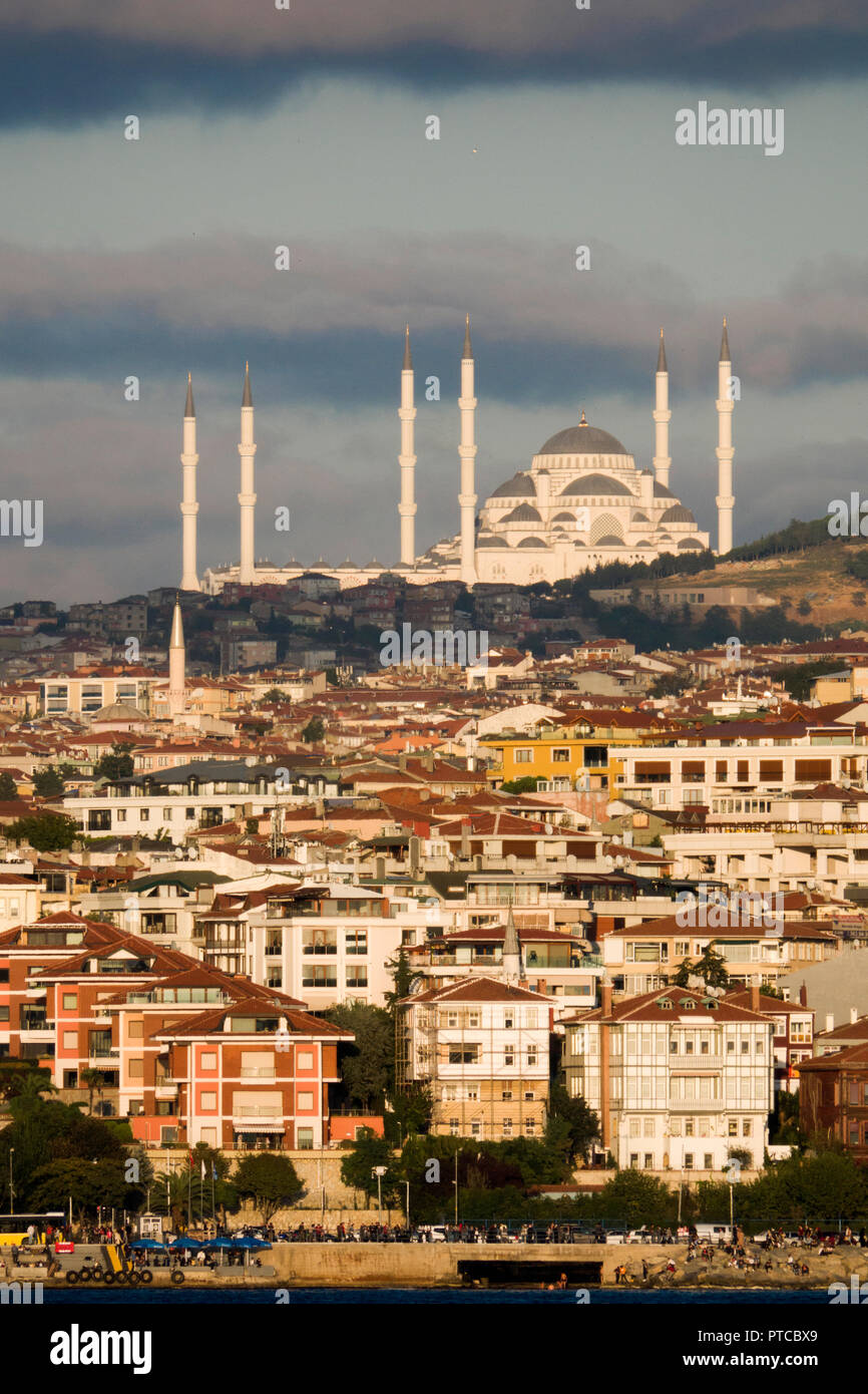 Mosques and buildings hi-res stock photography and images - Alamy