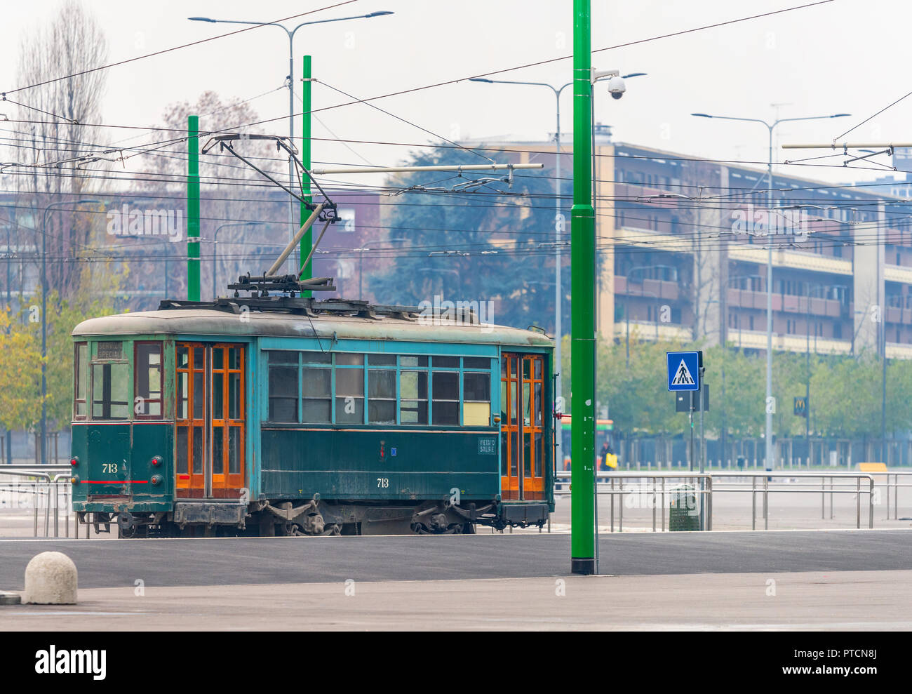 Traffic milan hi-res stock photography and images - Alamy