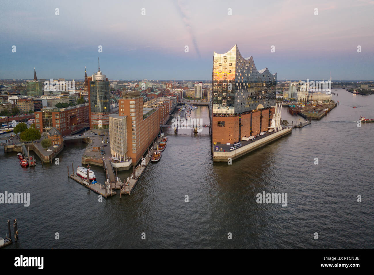 Hafencity district in harbour hi-res stock photography and images - Alamy