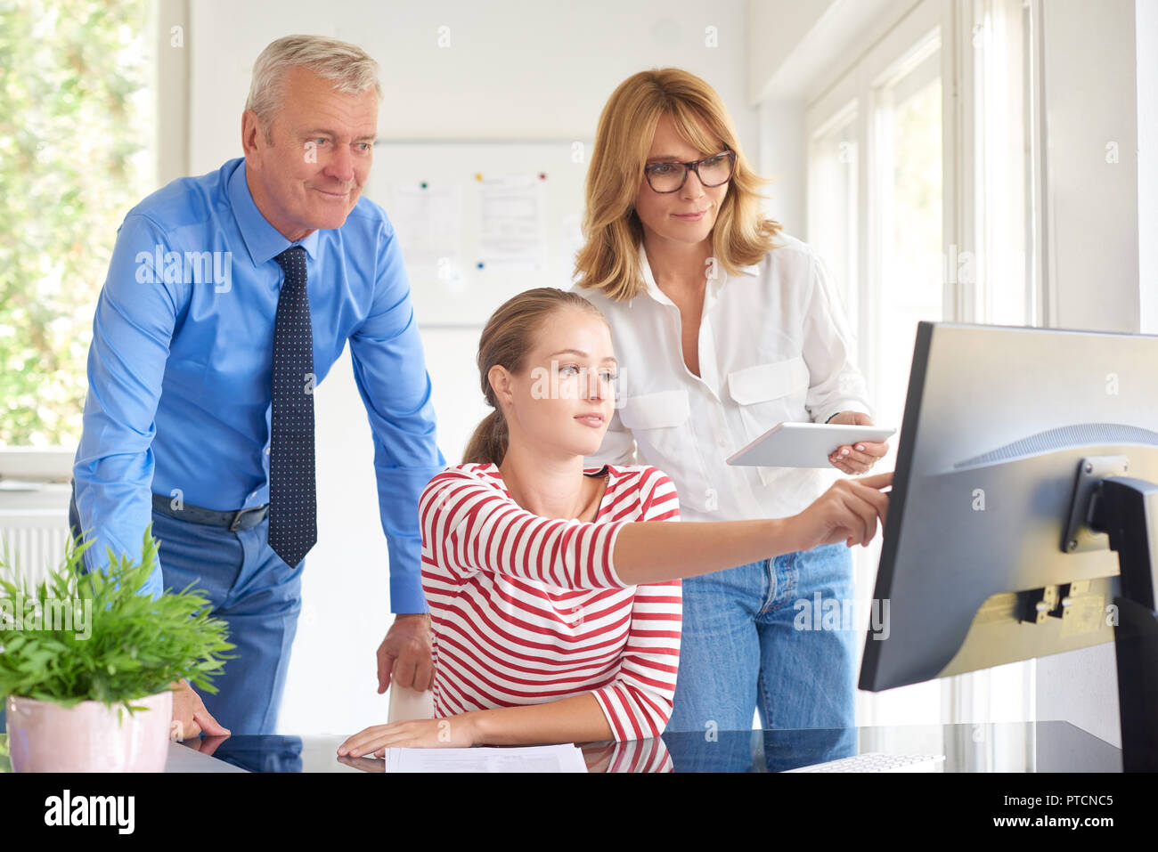 Young financial assistant businesswoman sitting in front of computer ...