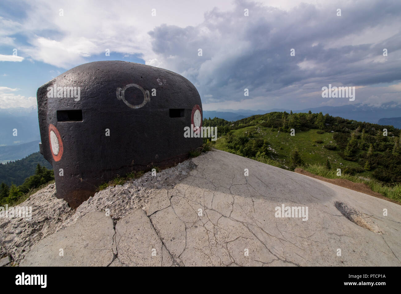 Dome bunker hi-res stock photography and images - Alamy