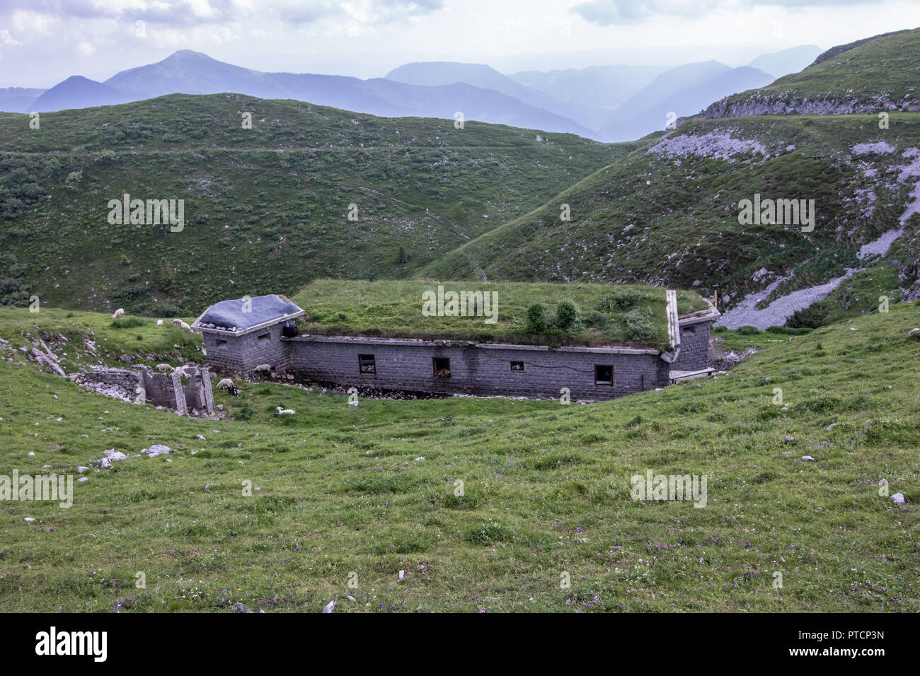 Garrison barrack hi-res stock photography and images - Alamy